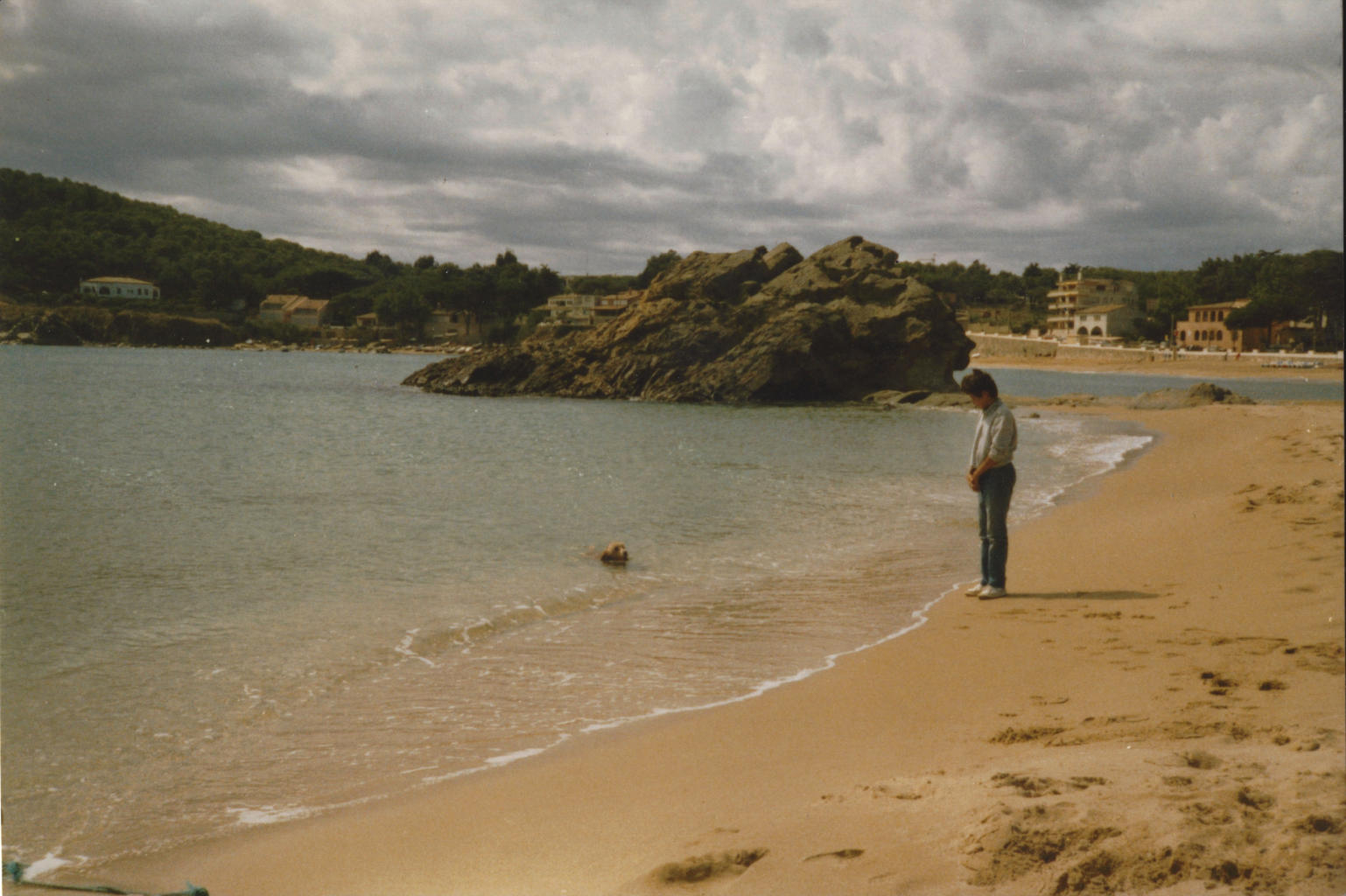 Foto en la playa, con Ran Tan Plan | María Pilar Giménez Navarro